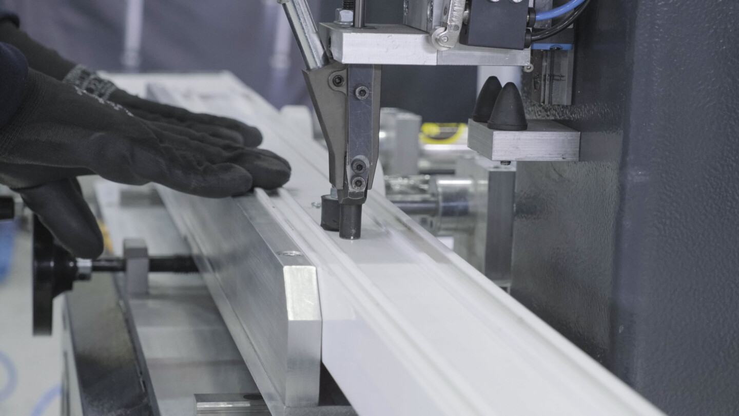 Vertical Reinforcement/Steel Screwing Machine - uPvc Window Door Machinery